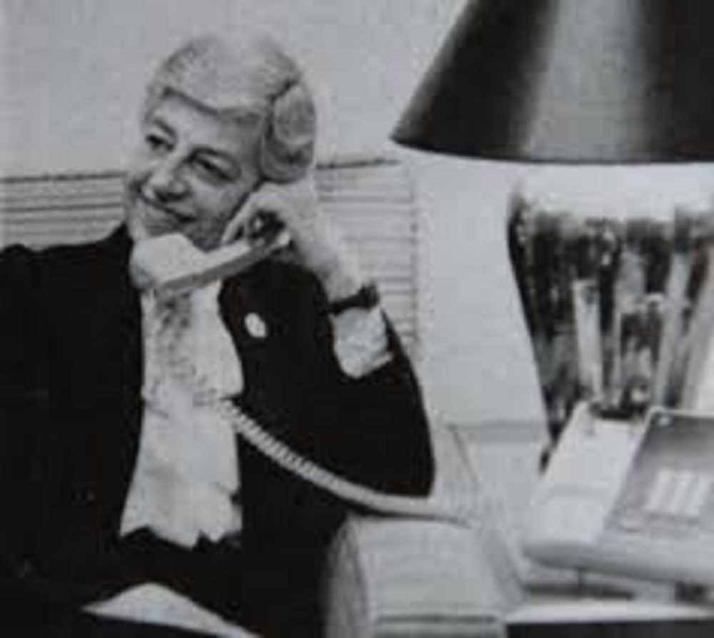 SYLVIA BLOOM: MILLONES EN SECRETO